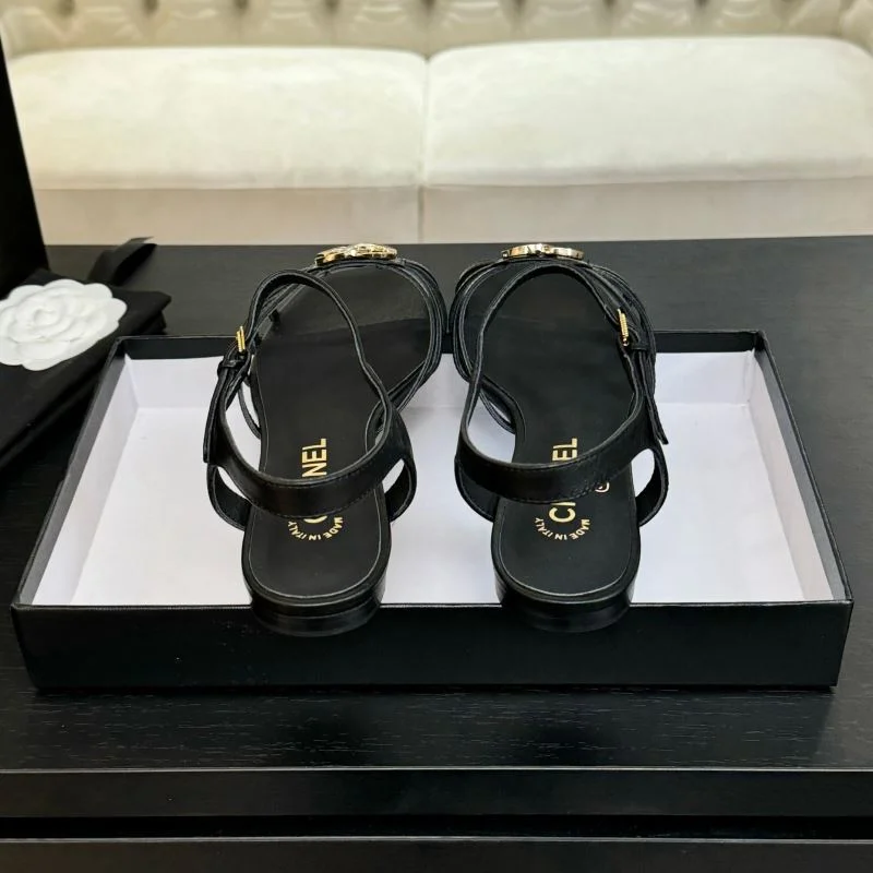 Top match Chanel Sandals