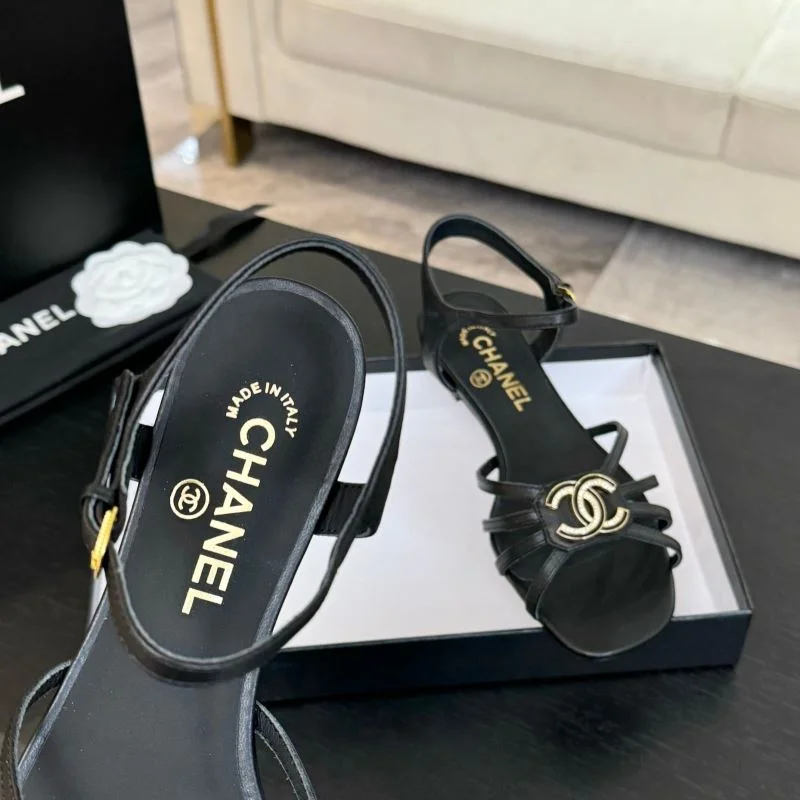 Top match Chanel Sandals