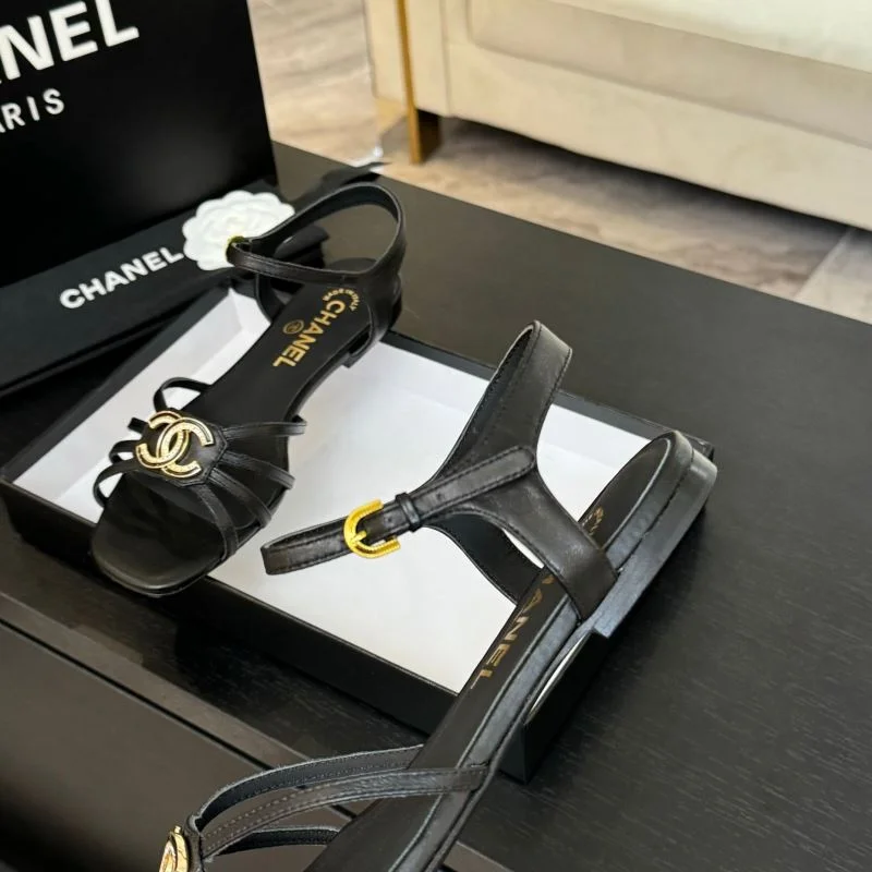 Top match Chanel Sandals