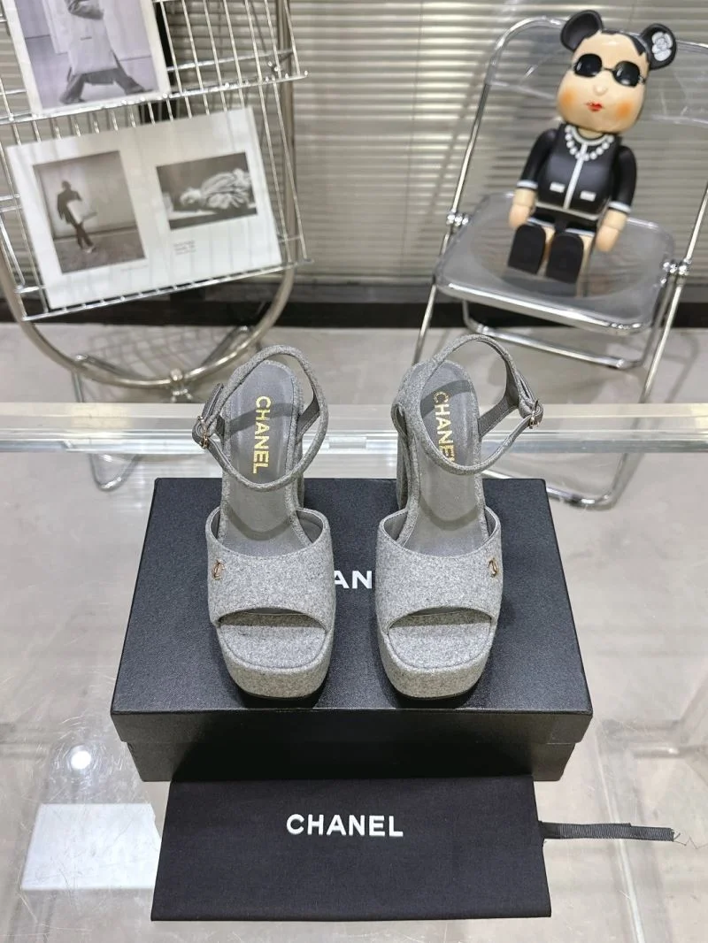 Top match Chanel Sandals