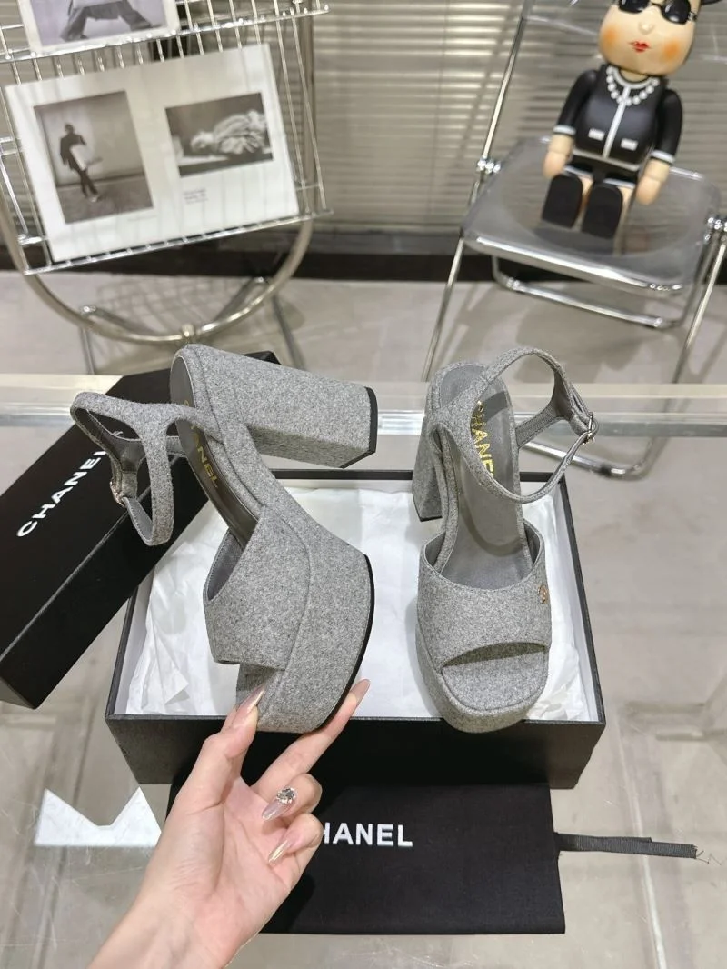 Top match Chanel Sandals