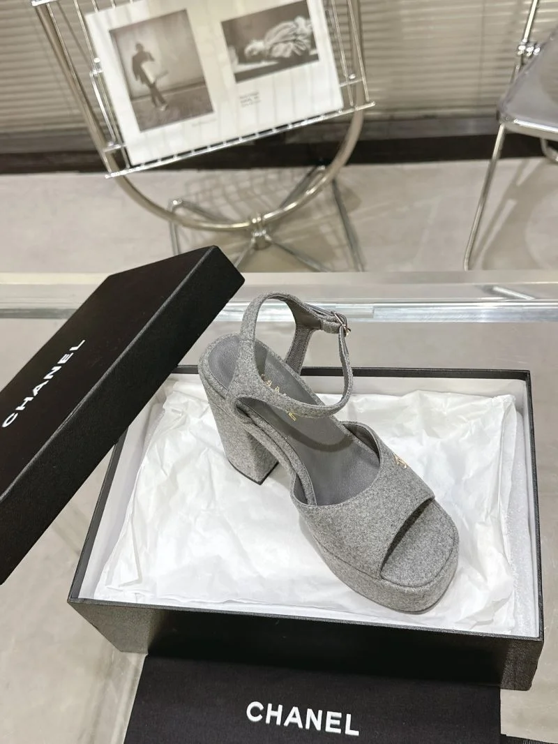 Top match Chanel Sandals