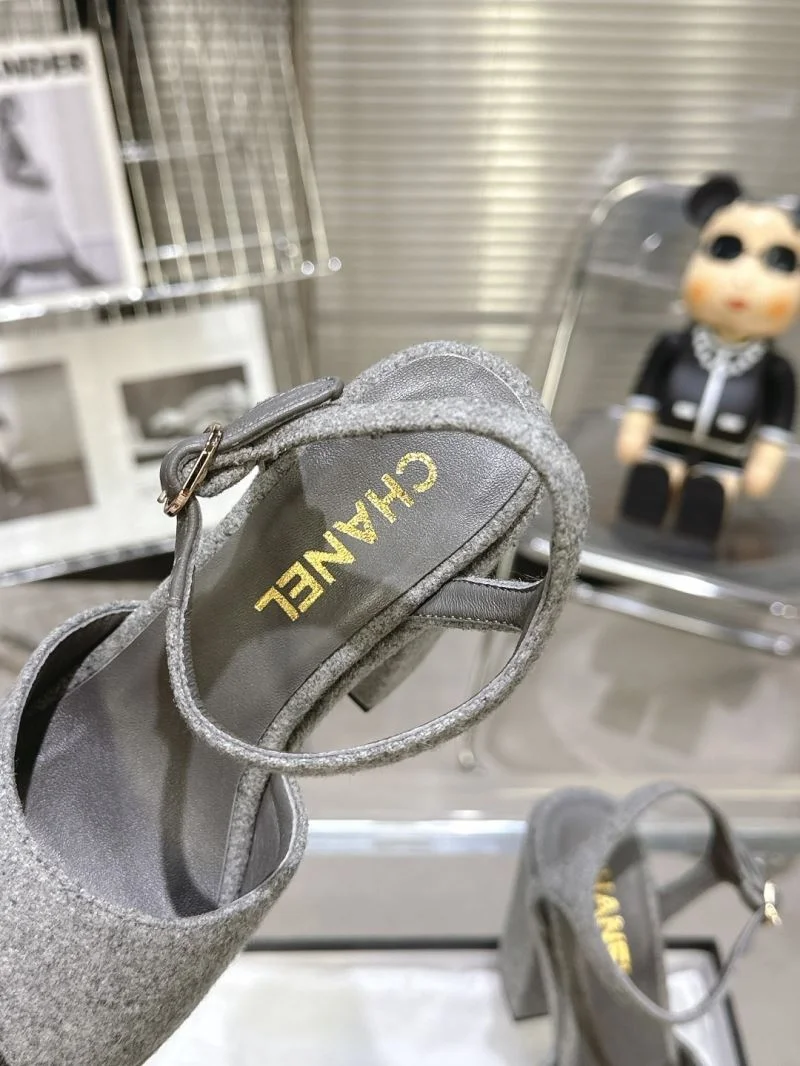 Top match Chanel Sandals