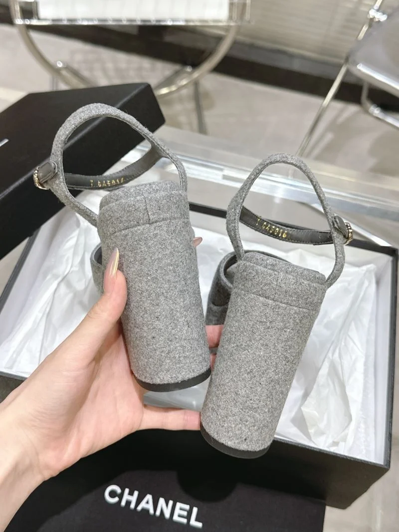 Top match Chanel Sandals