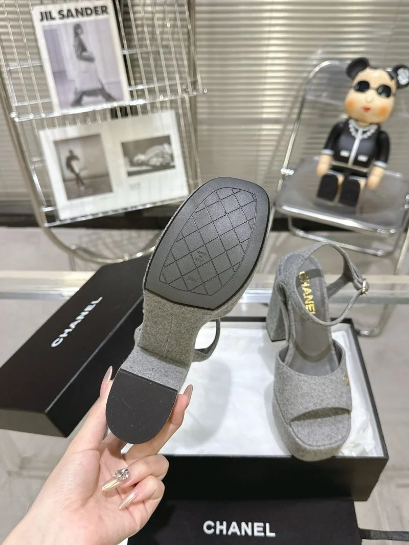 Top match Chanel Sandals