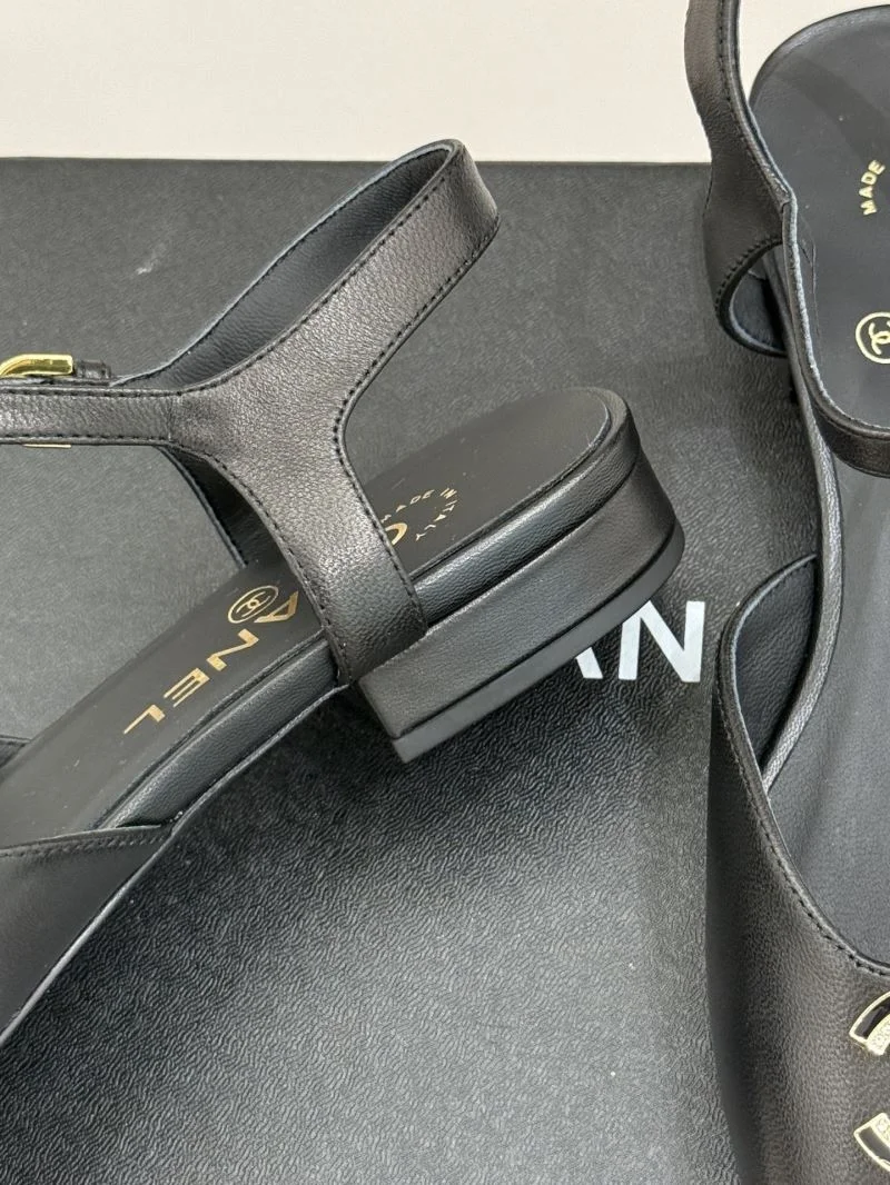 Top mirror Chanel Sandals