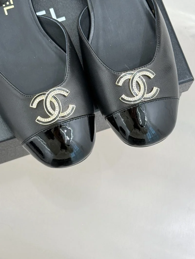 Top mirror Chanel Sandals