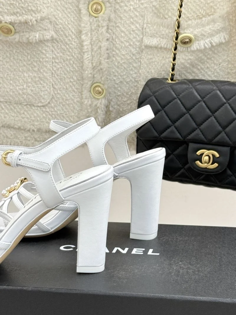 Top mirror Chanel Sandals