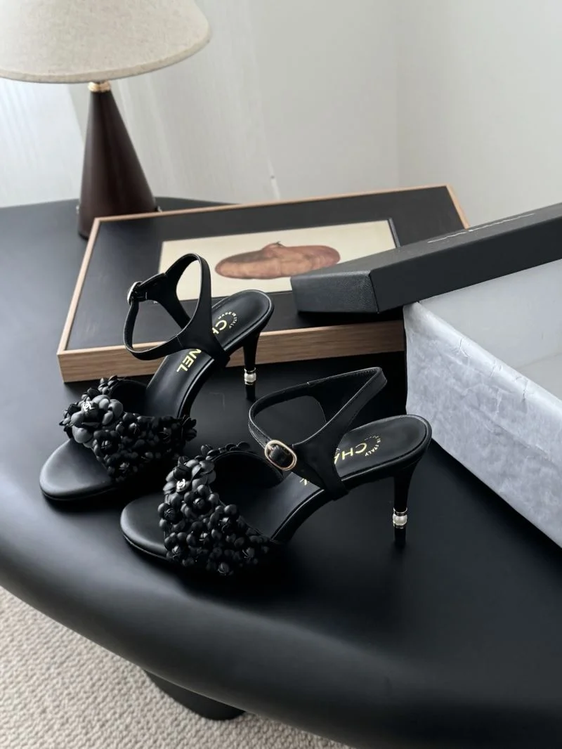 Top match Chanel Sandals