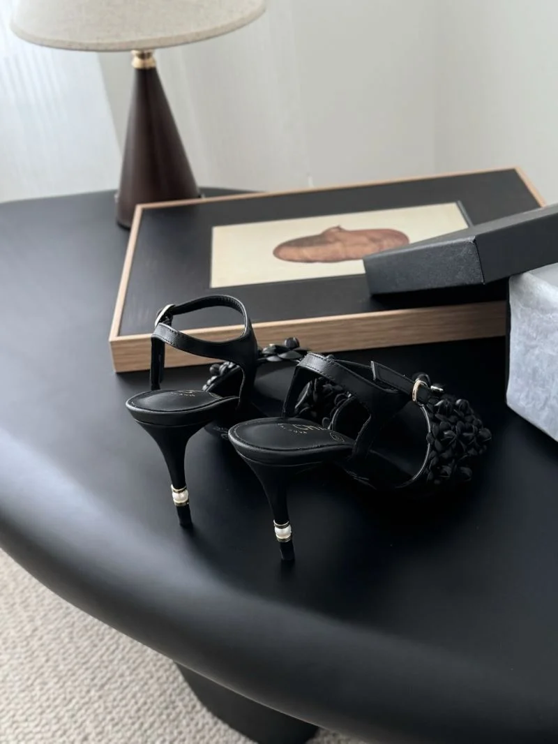 Top match Chanel Sandals