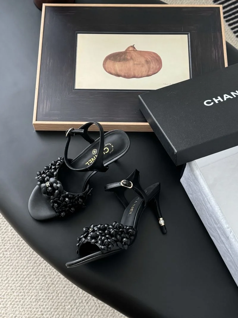 Top match Chanel Sandals