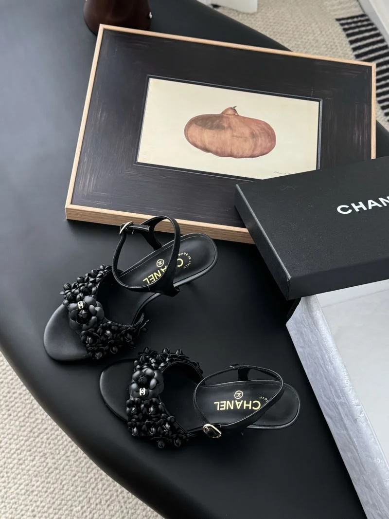 Top match Chanel Sandals