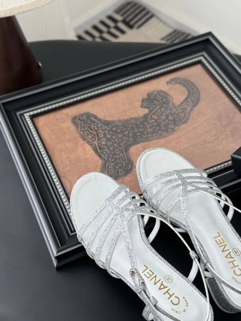 Top match Chanel Sandals