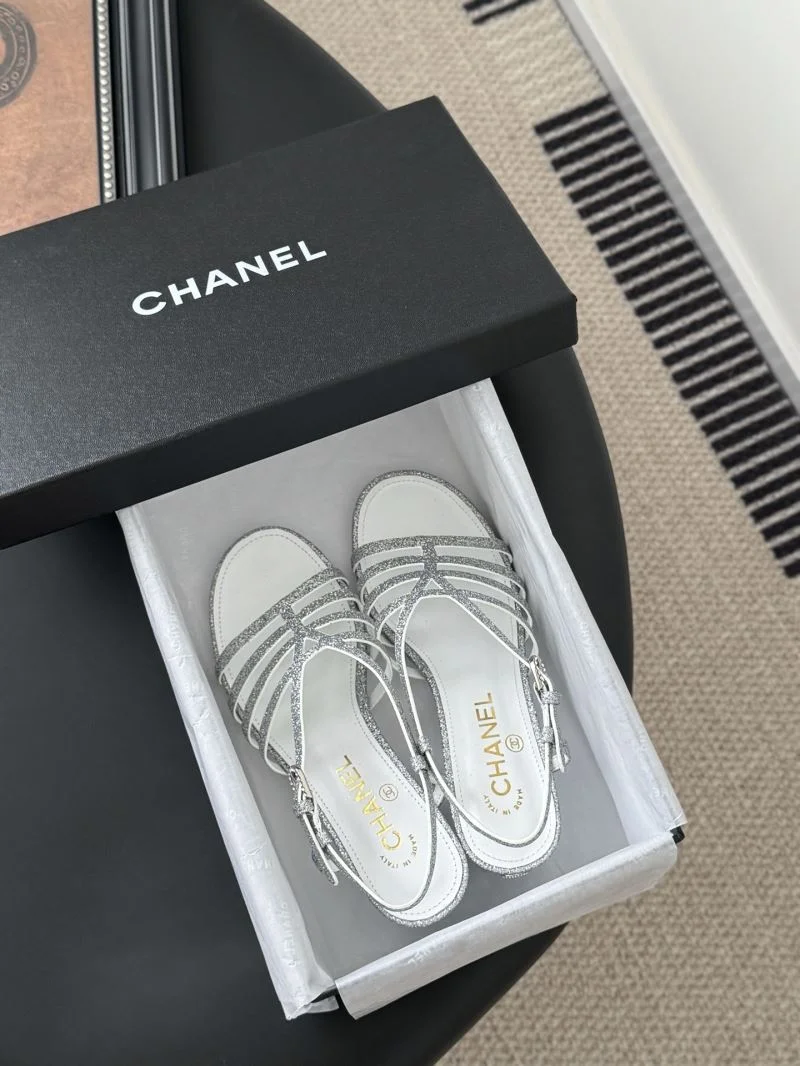 Top match Chanel Sandals