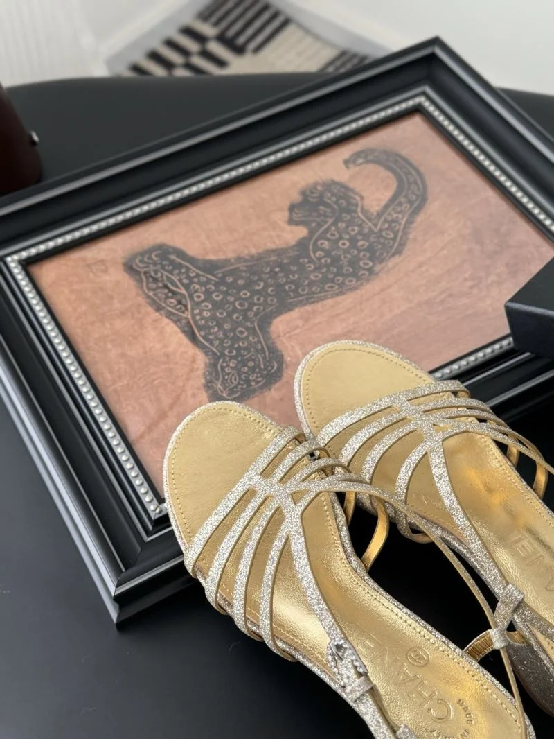 Top match Chanel Sandals