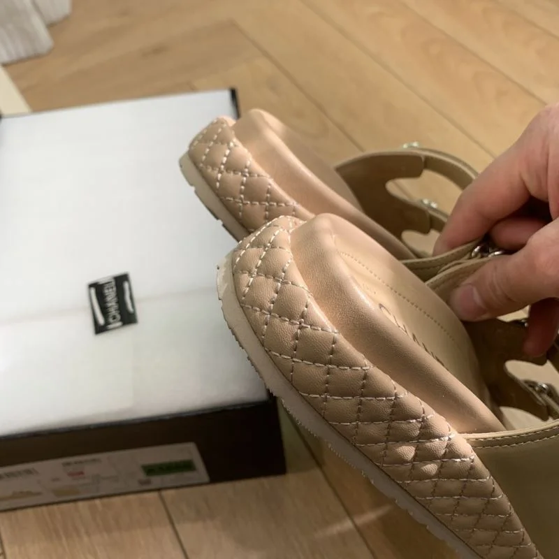 Top mirror Chanel Sandals