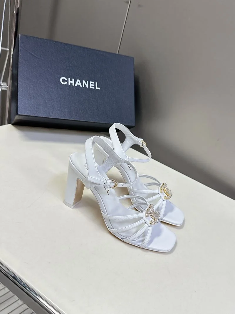 Top match Chanel Sandals