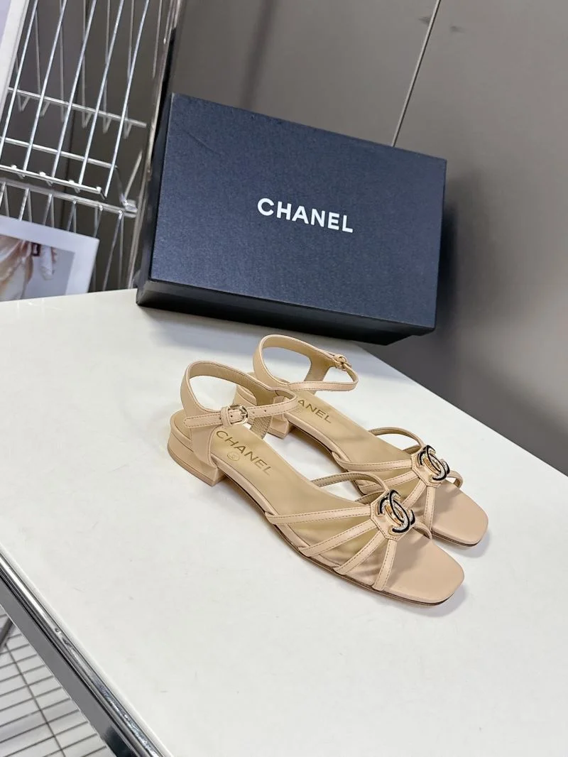 Top match Chanel Sandals