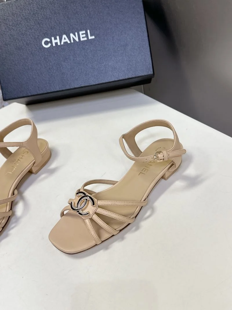 Top match Chanel Sandals