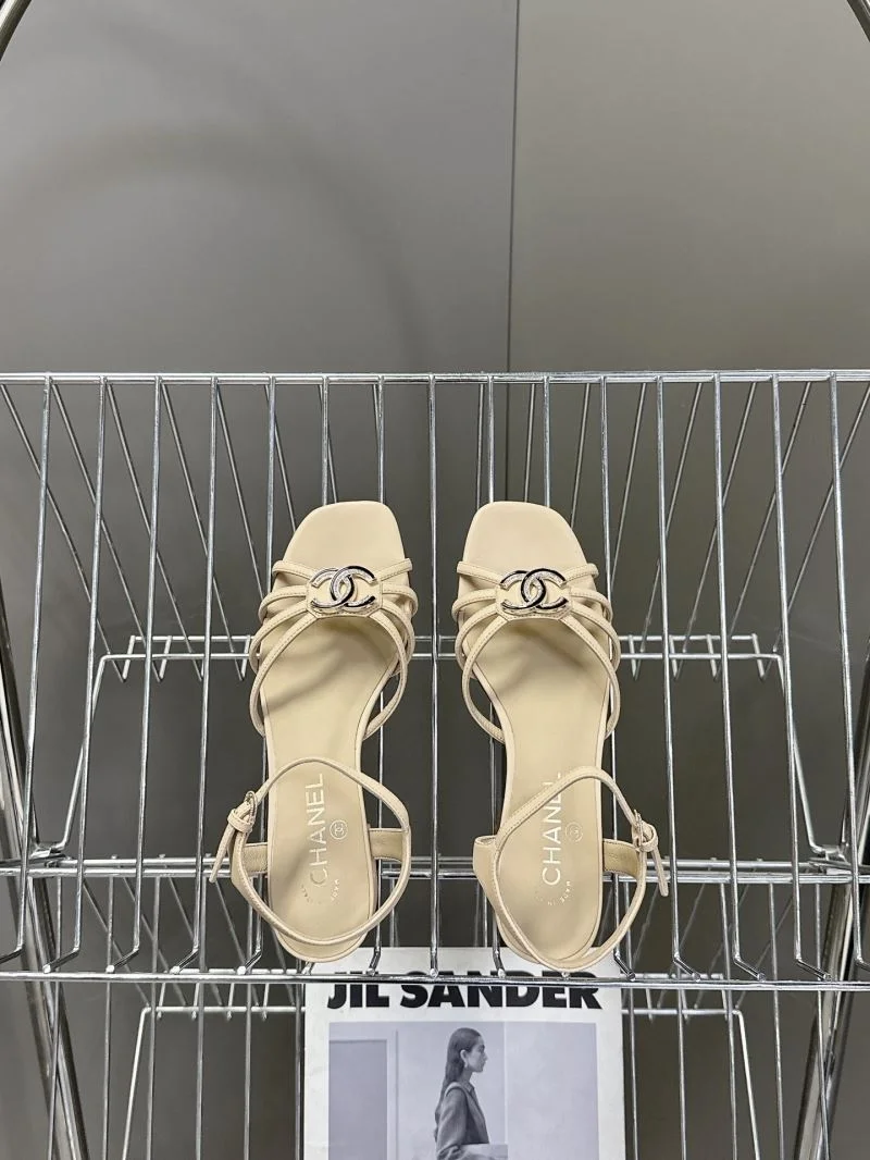 Top match Chanel Sandals