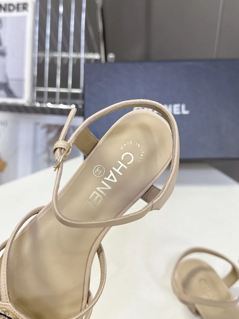 Top match Chanel Sandals