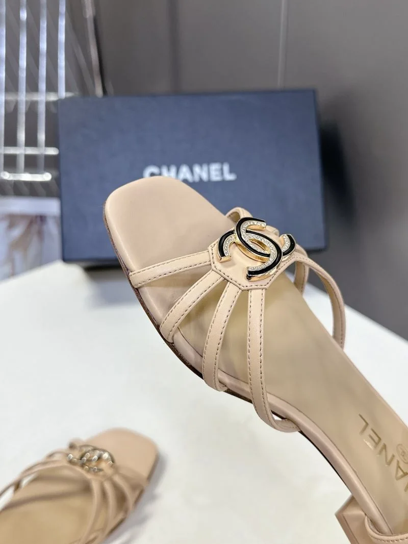Top match Chanel Sandals