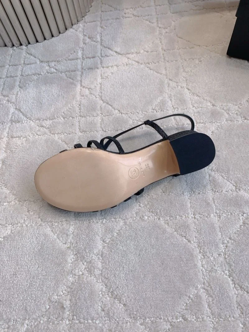 Top match Chanel Sandals