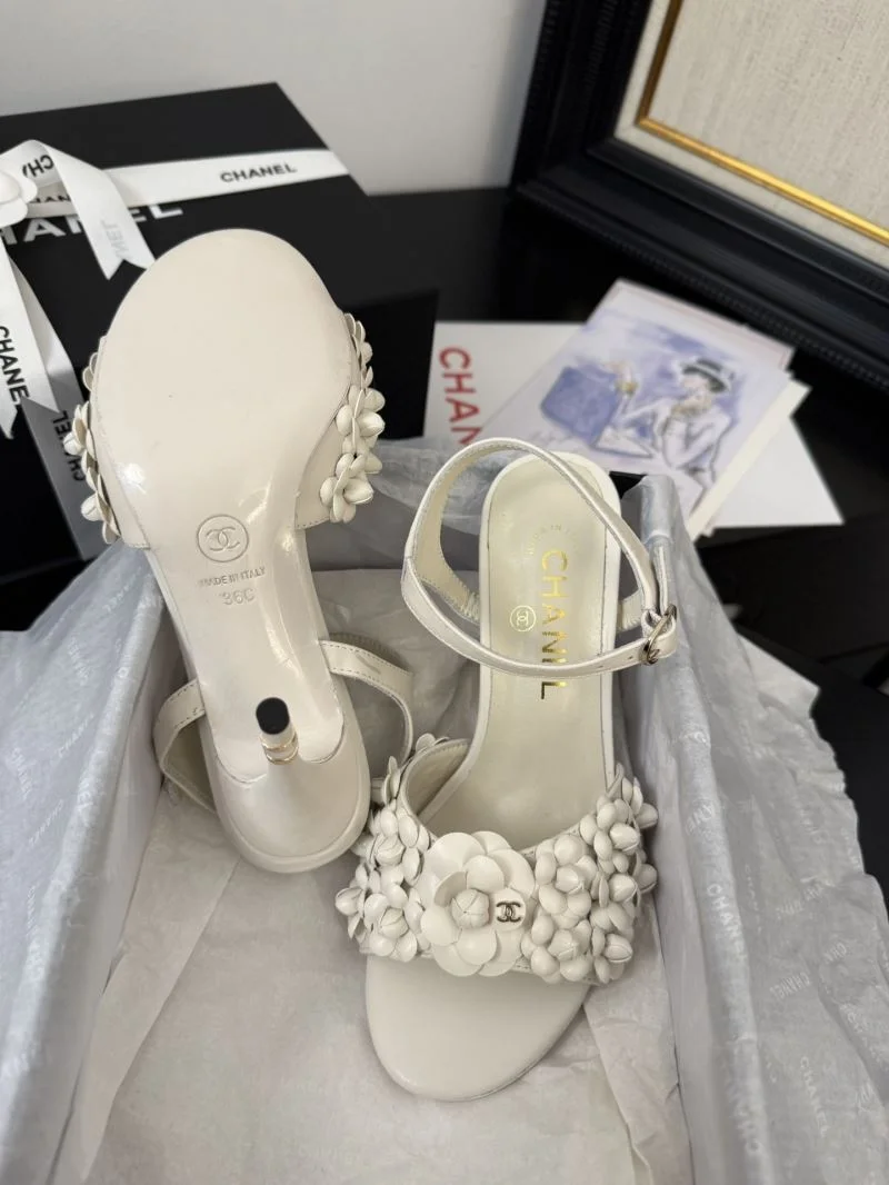 Top match Chanel Sandals