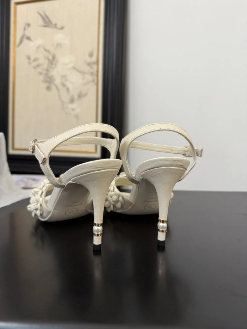 Top match Chanel Sandals