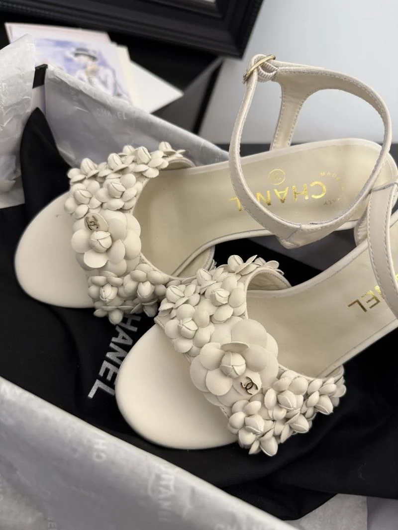 Top match Chanel Sandals