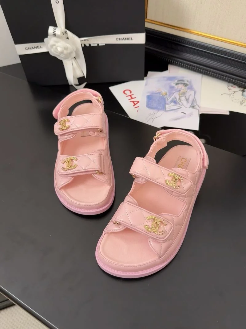 Top match Chanel Sandals