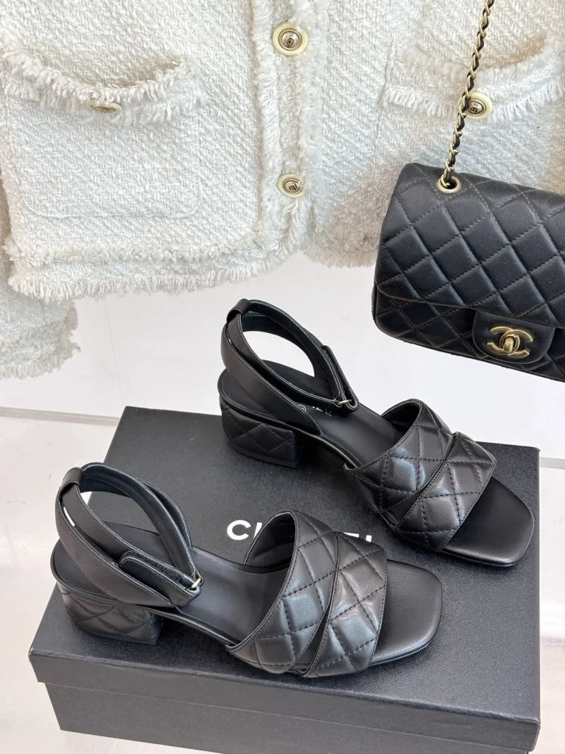 Top mirror Chanel Sandals