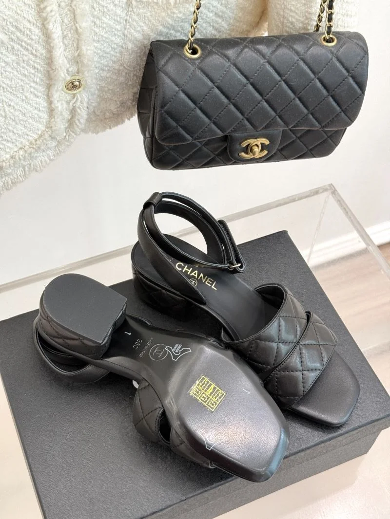 Top mirror Chanel Sandals