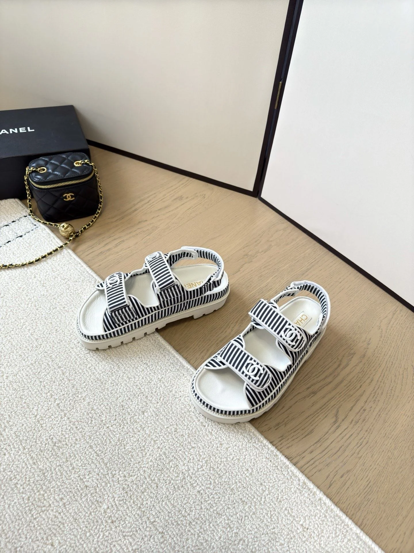 Accurate model Chanel Sandals