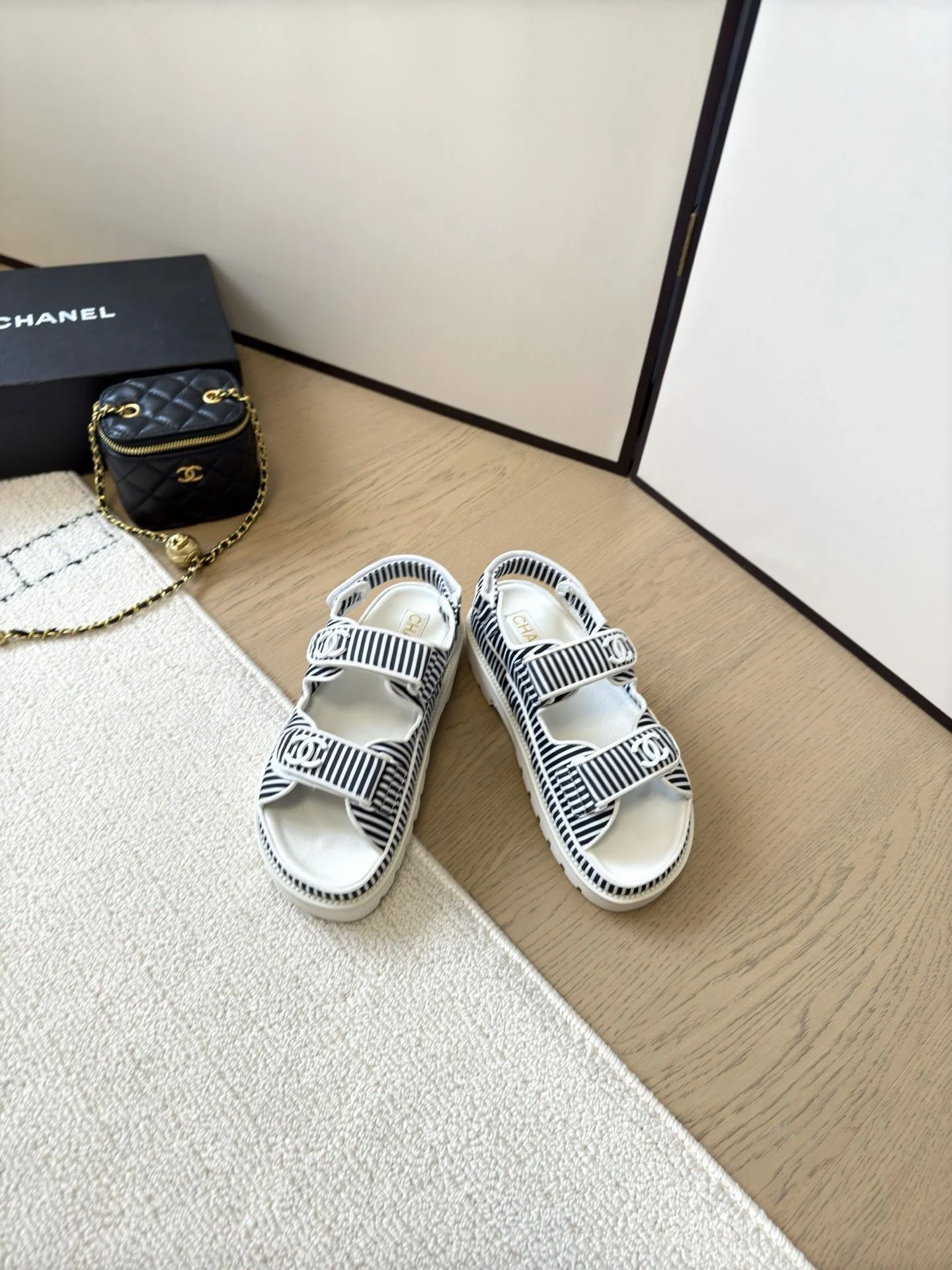 Accurate model Chanel Sandals