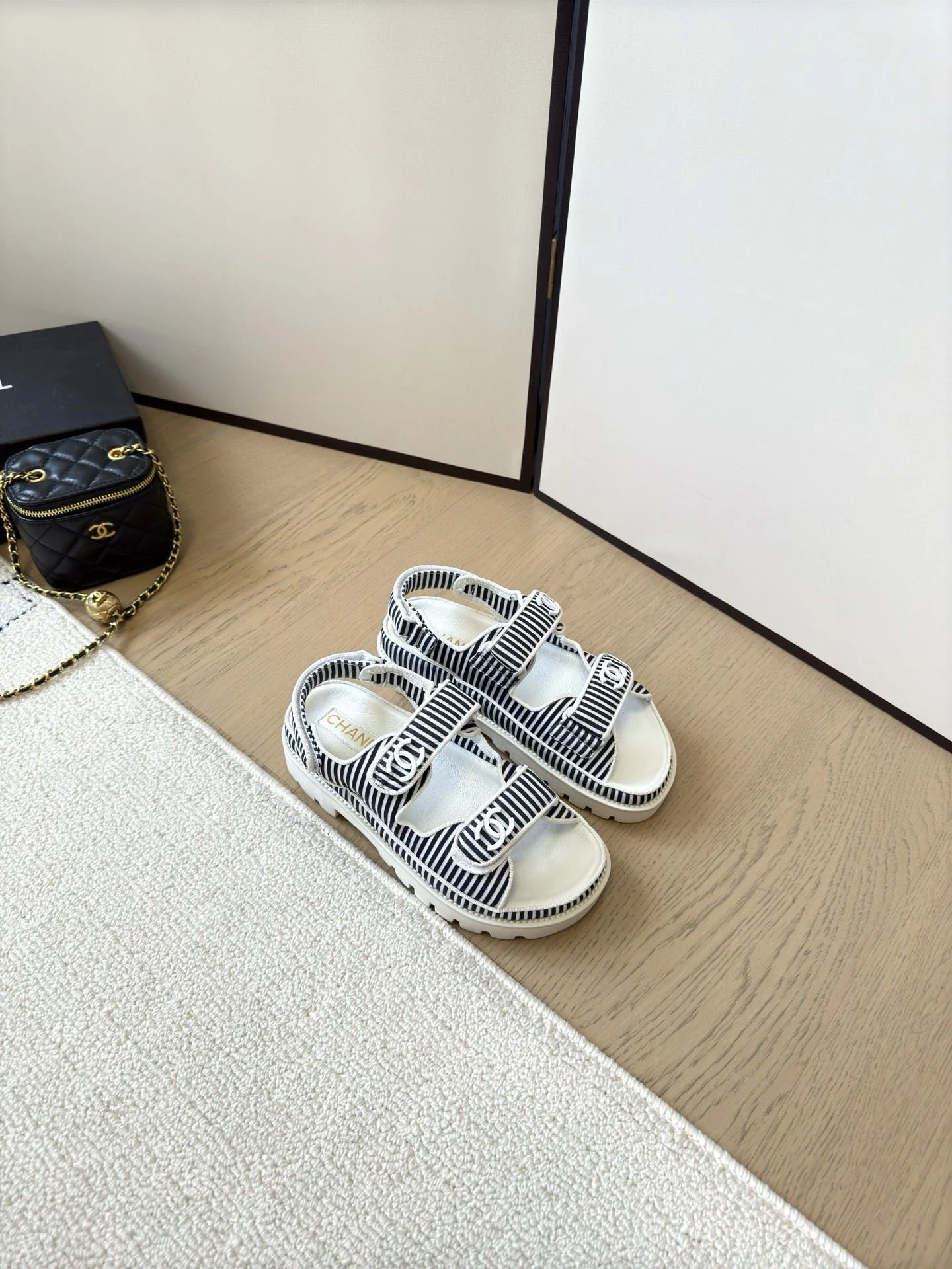 Accurate model Chanel Sandals