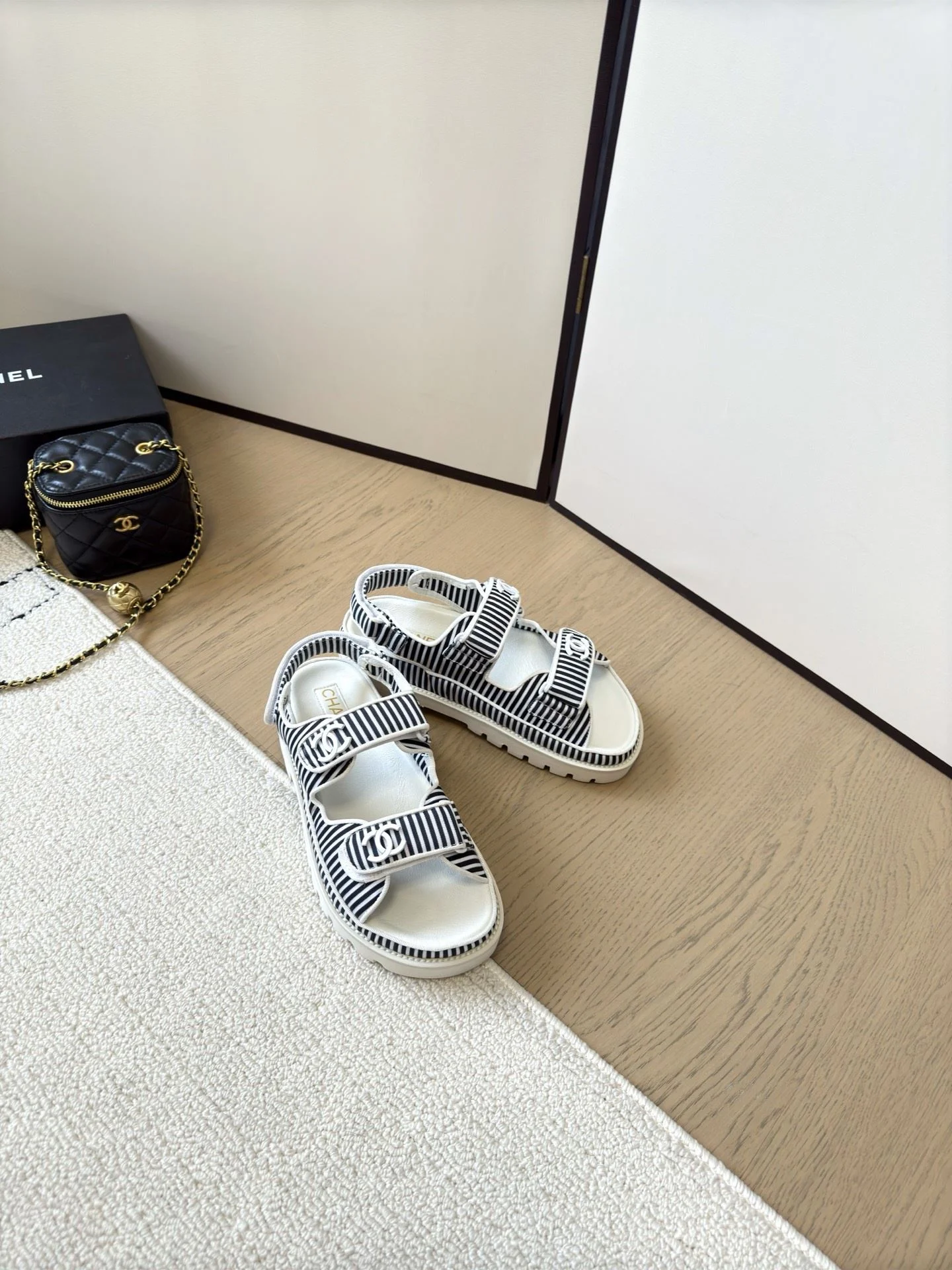 Accurate model Chanel Sandals