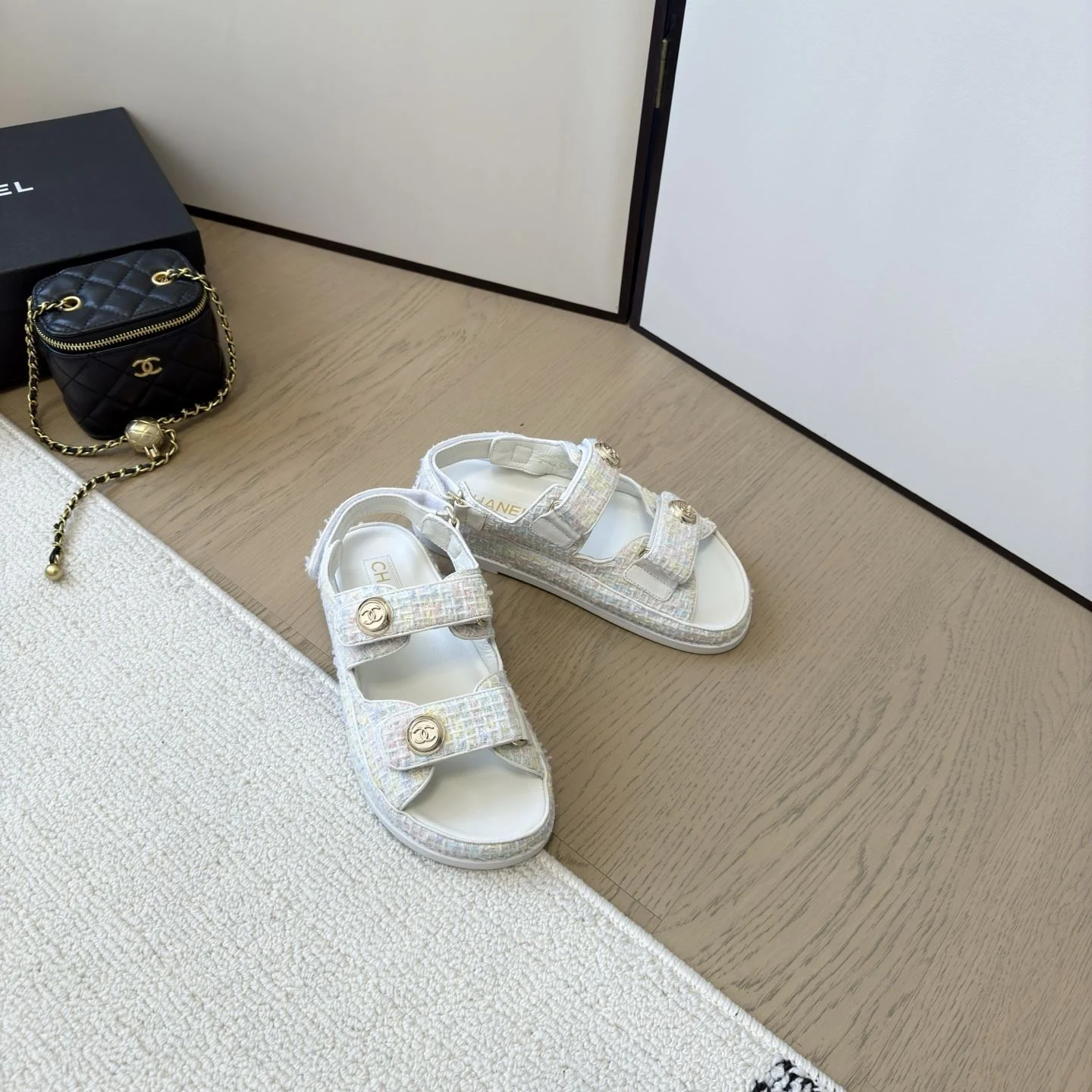 Accurate model Chanel Sandals