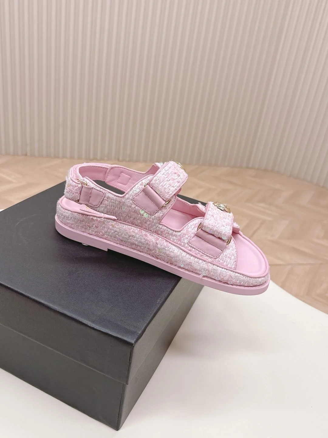 Accurate model Chanel Sandals