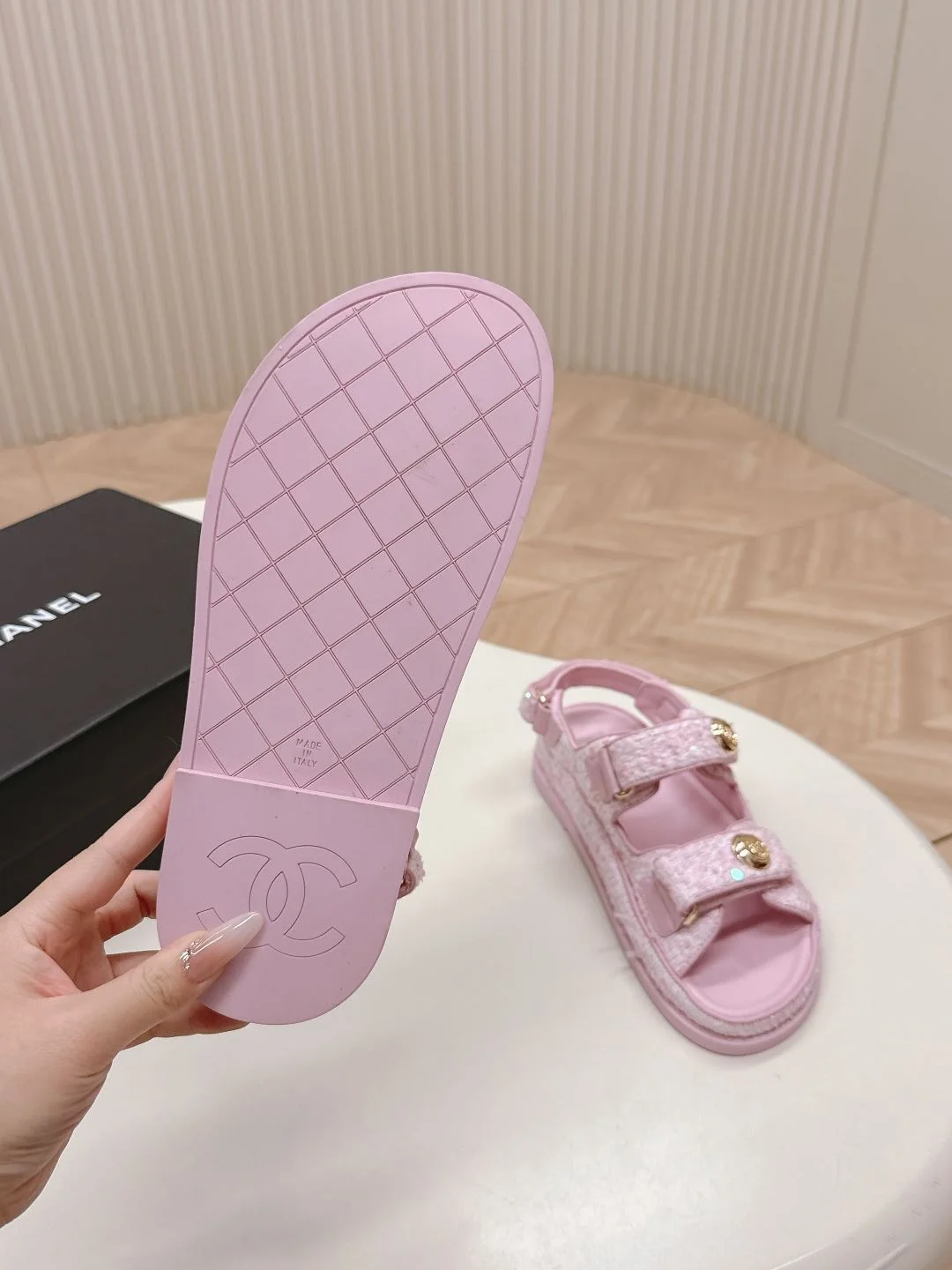 Accurate model Chanel Sandals