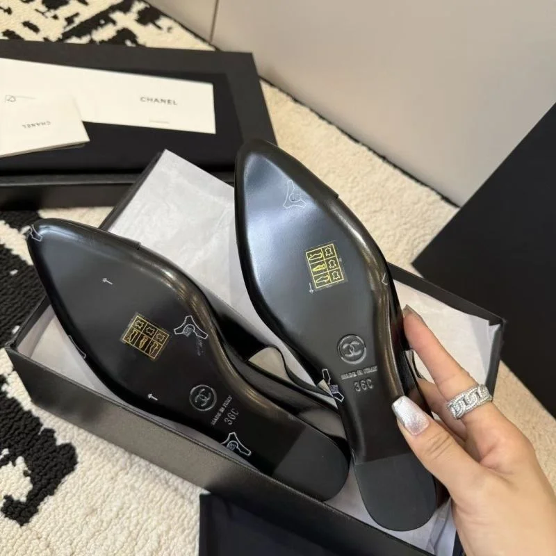 Top match Chanel Sandals