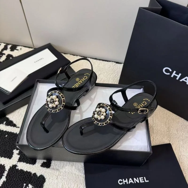 Top match Chanel Sandals