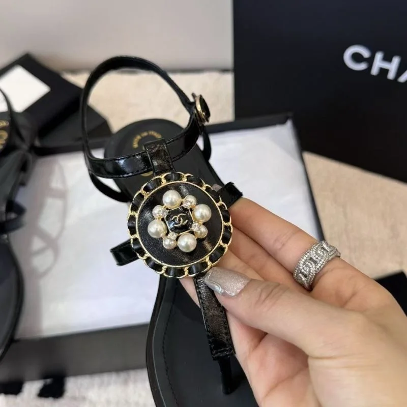 Top match Chanel Sandals