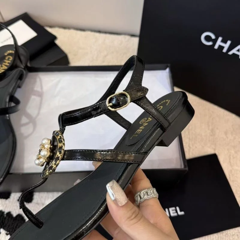 Top match Chanel Sandals