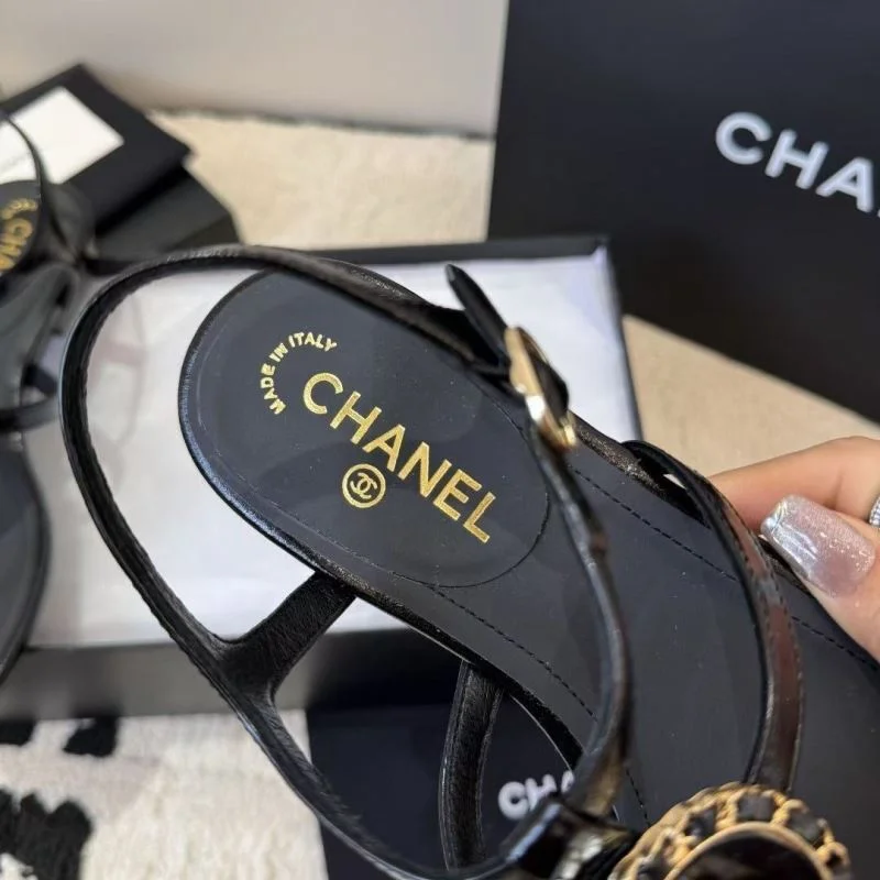 Top match Chanel Sandals