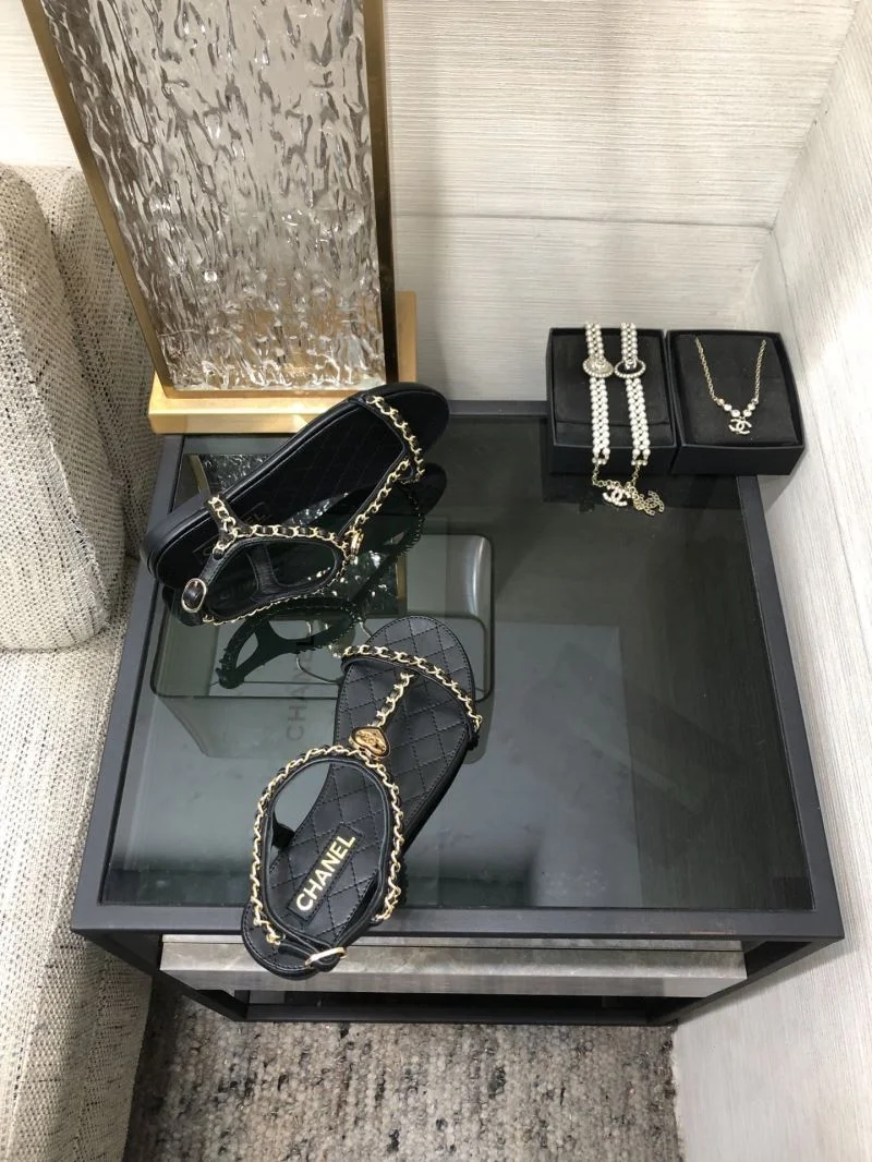 Top match Chanel Sandals
