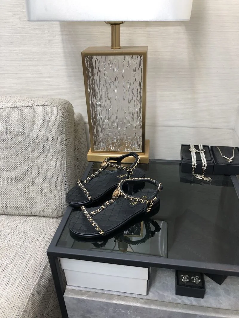 Top match Chanel Sandals