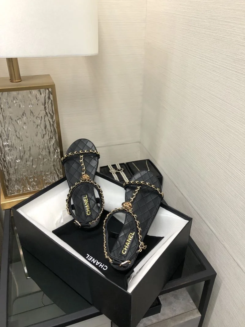 Top match Chanel Sandals