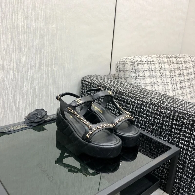 Top match Chanel Sandals