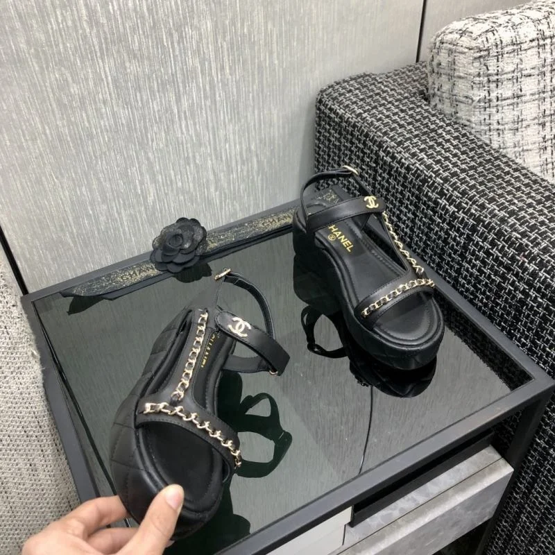 Top match Chanel Sandals